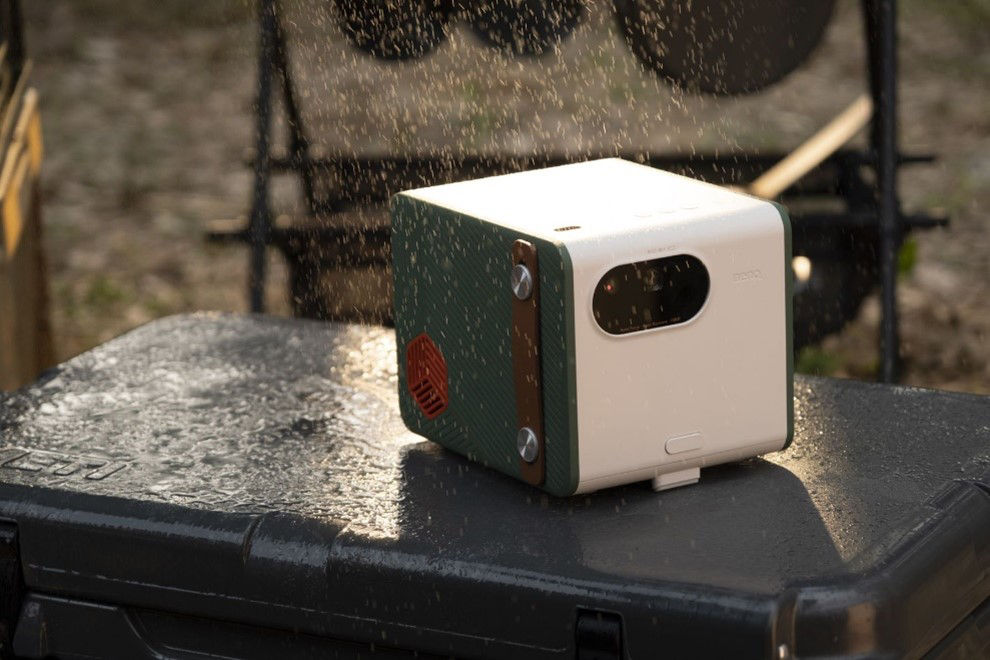 Elevate Your Summer Activities with the GS50 Portable Outdoor Projector | BenQ US